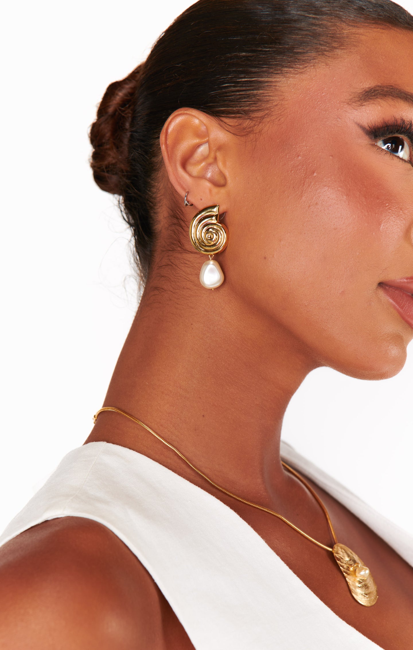 Faithy Jewels Sarah Shell Pearl Earrings ~ Gold/Pearl – Show Me Your Mumu