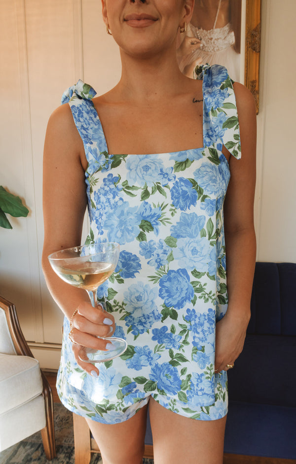 Makeup Tank ~ Cottage Floral Blue – Show Me Your Mumu