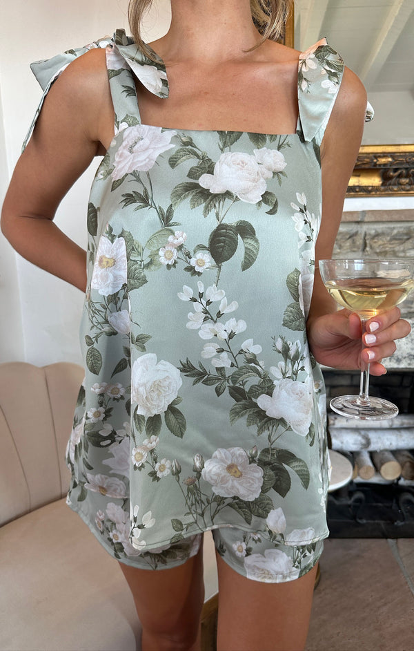 Makeup Tank ~ Secret Garden – Show Me Your Mumu